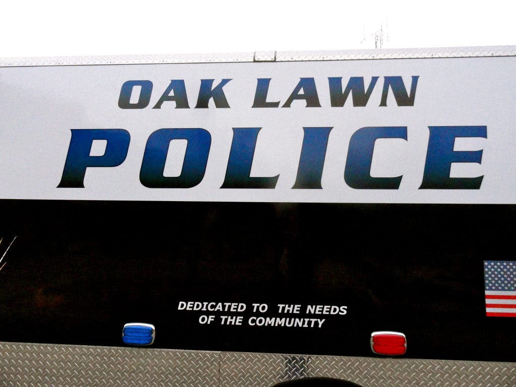 Gangbangers On the Green: 8 Cited for Flashing Gang Signs | Oak Lawn ...