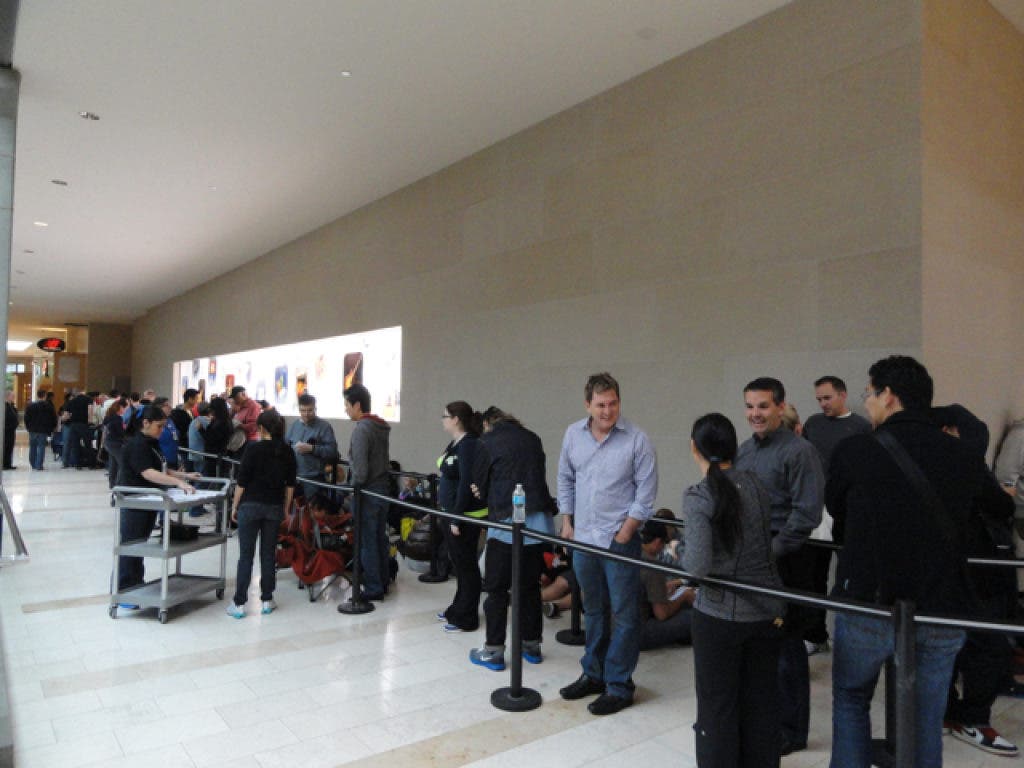 Lining Up for the iPhone 5 at Bellevue Square Apple Store? Share Your ...