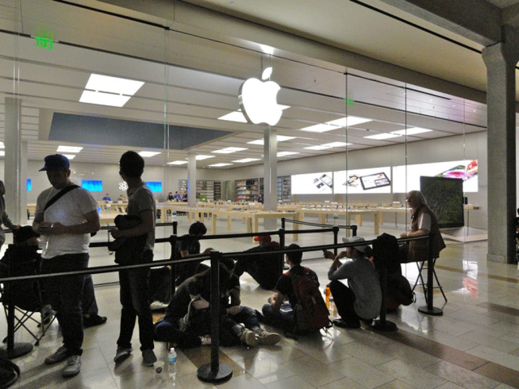 Lining Up for the iPhone 5 at Bellevue Square Apple Store? Share Your ...