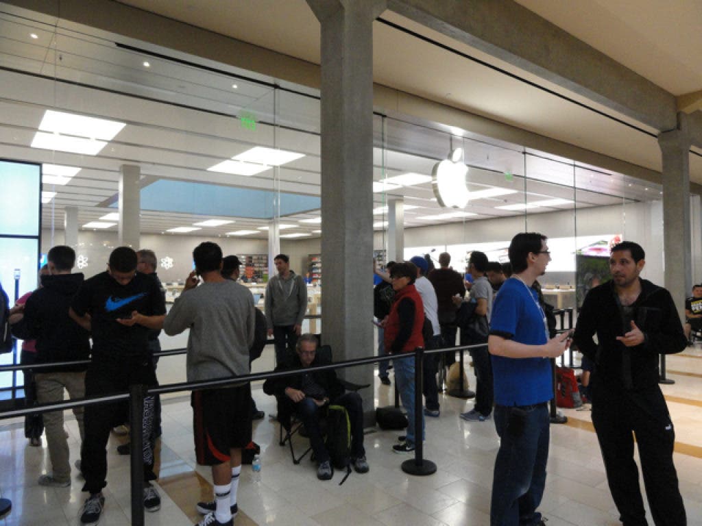 Lining Up for the iPhone 5 at Bellevue Square Apple Store? Share Your ...