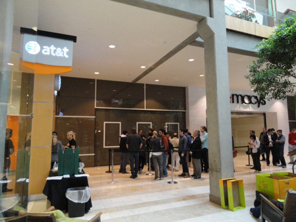 Lining Up for the iPhone 5 at Bellevue Square Apple Store? Share Your ...