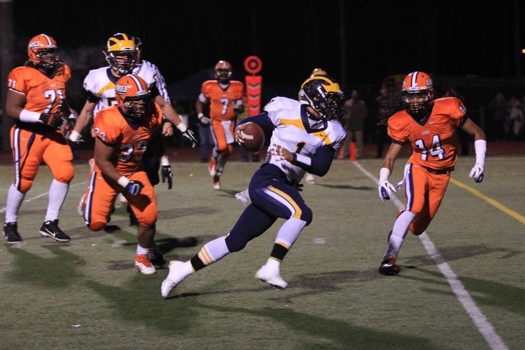 Bellevue Runs Through Lakes in 35-14 Playoff Victory | Lakewood, WA Patch