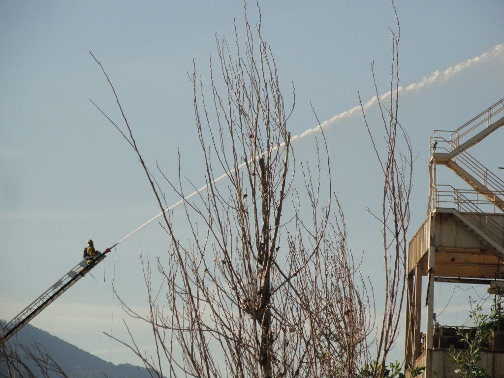 Photos: Irwindale Quarry Fire Sends Smoke Billowing Over Monrovia ...