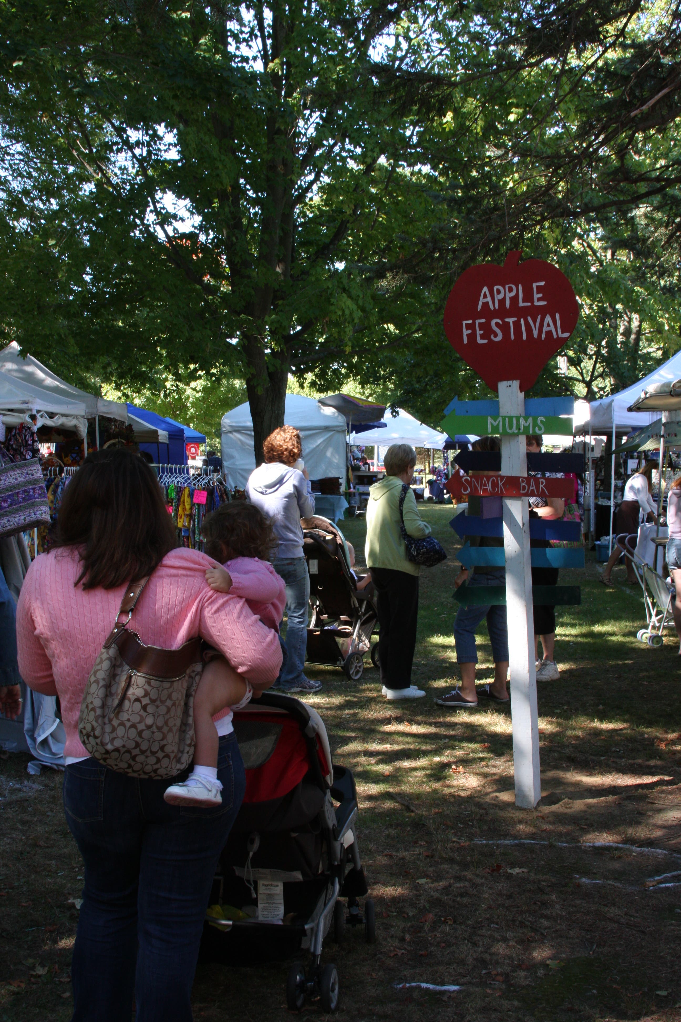 Crowds Flock to Apple Festival All Day | Monroe, CT Patch