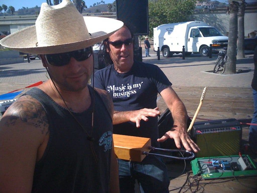 Sando and Dale Hauskins live reggae un-pluged LIVE at JAMROC 101 ...