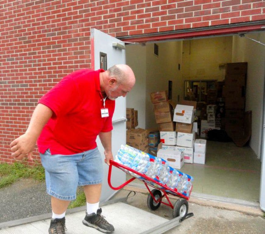 American Red Cross Delivers Food for an Expected 9,000 in Region's ...