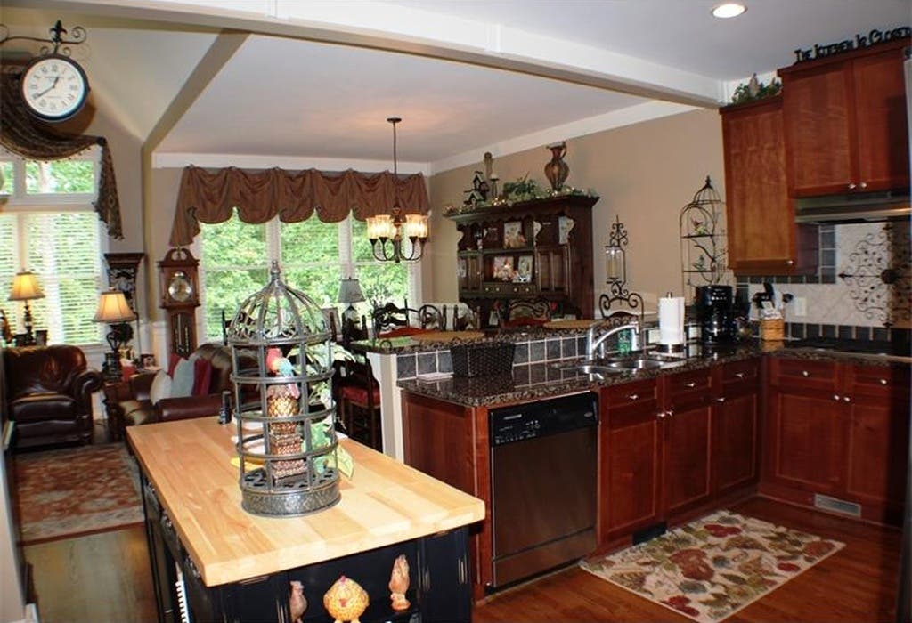 Home Gallery: Plantation Shutters, Finished Basement, Central Vac ...