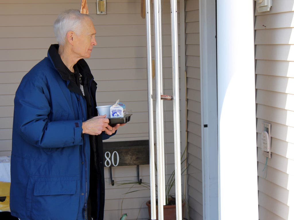 Ruth and Mack Murphy Deliver for Homebound Seniors in the Mehlville ...