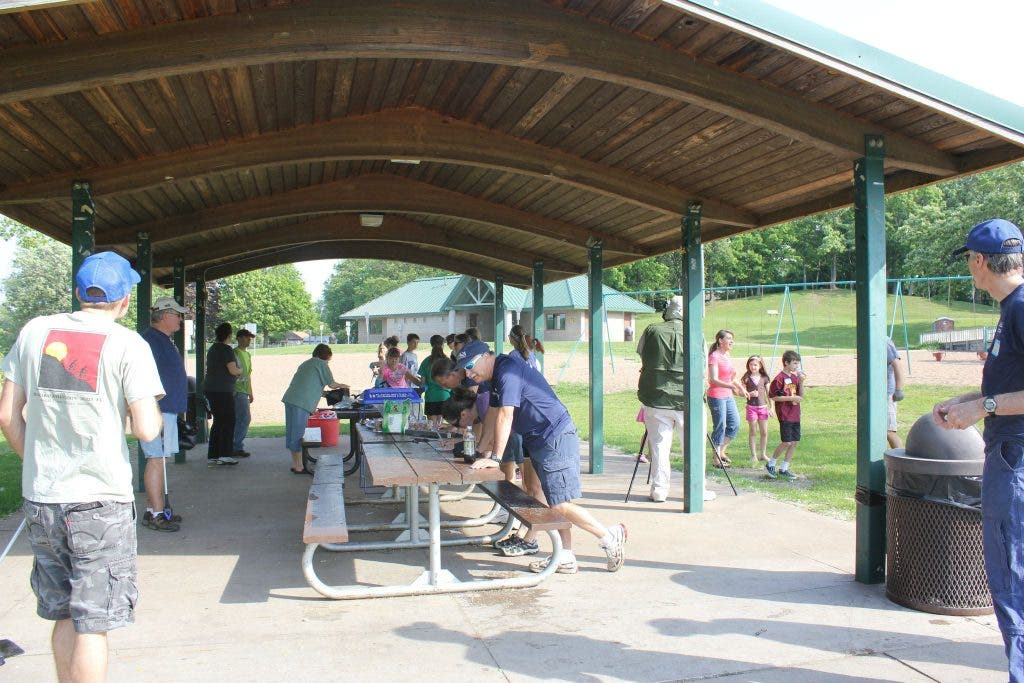 Volunteers Help Tidy Up Tanner's Lake | Oakdale, MN Patch
