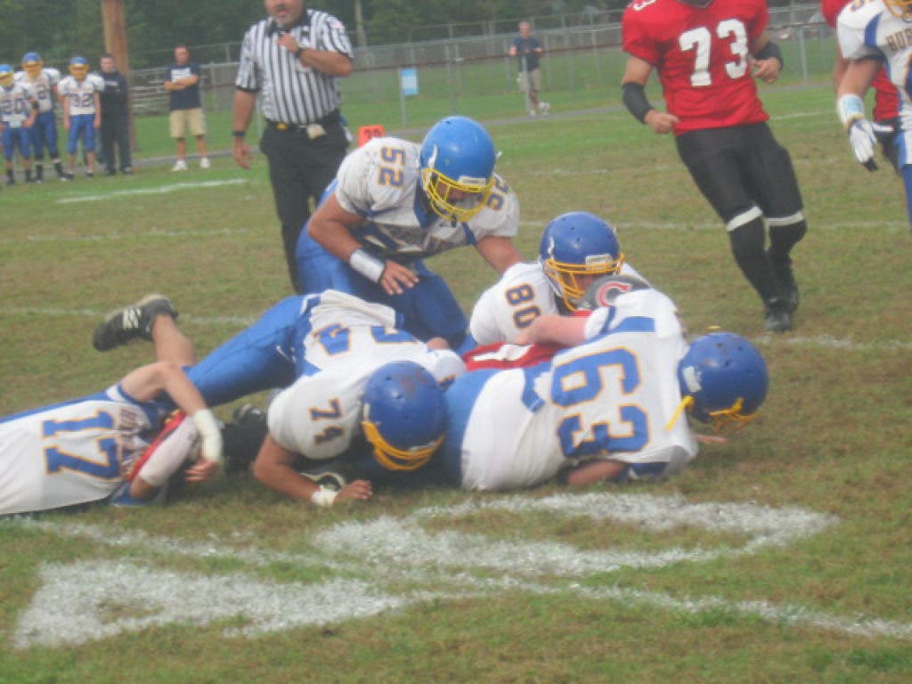 Football: Hurricanes Stymie Oakers Offense at Homecoming Game ...