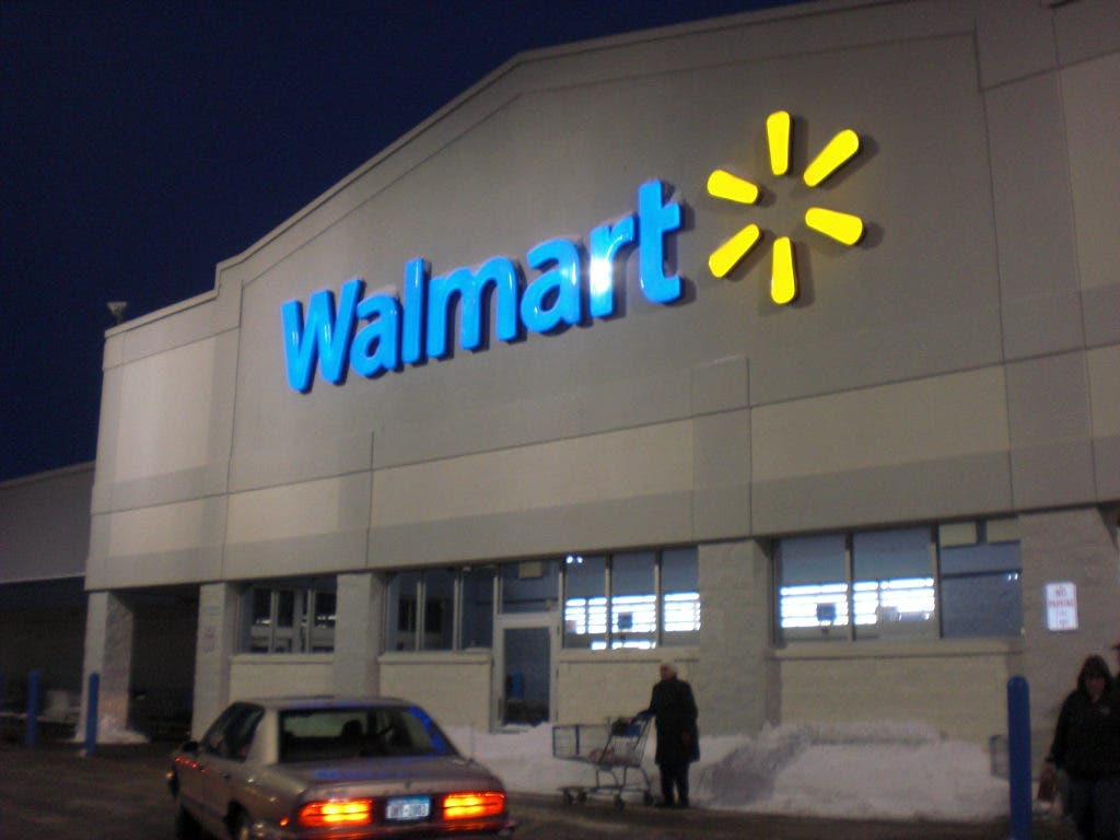 "Big Sis" Public Service Announcement No Problem for Wal-Mart Shoppers ...