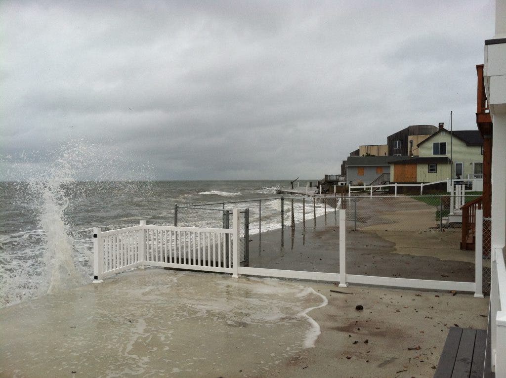 VIDEO: Hurricane Sandy Slams Into the East Haven Shoreline [PHOTOS ...