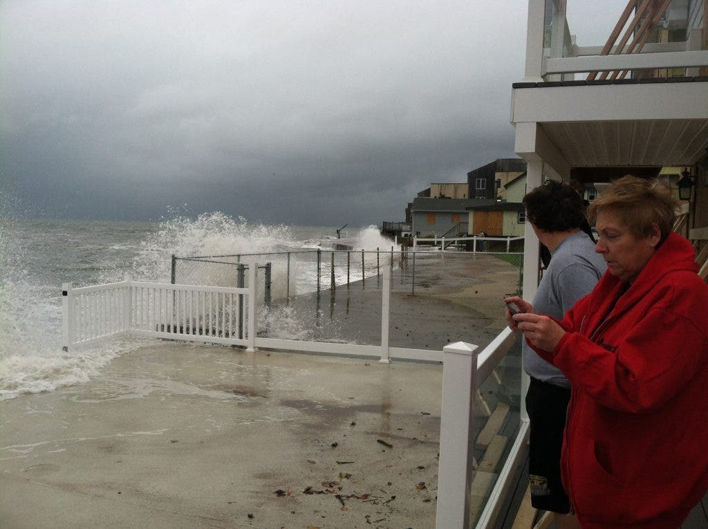 VIDEO: Hurricane Sandy Slams Into the East Haven Shoreline [PHOTOS ...