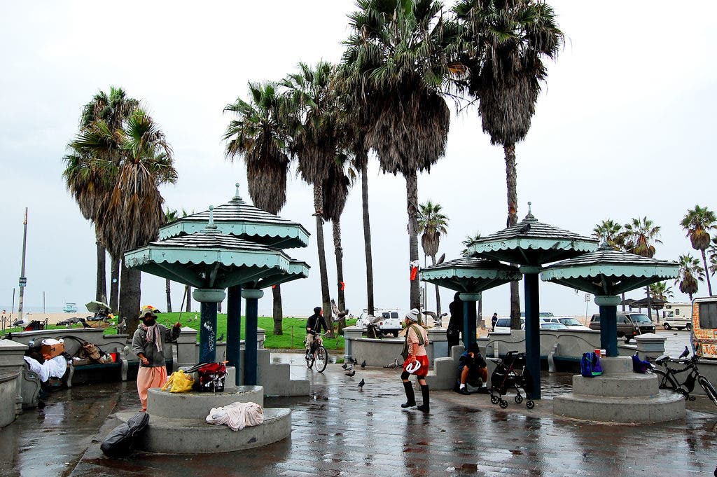 Wintery Storm Drops Snow on the Grapevine, More Rain on the Way | Santa ...
