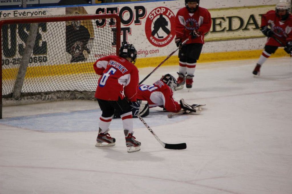 Tewksbury Redmen Mites Hockey Team Runs Win Streak to 6, Beats Stoneham ...