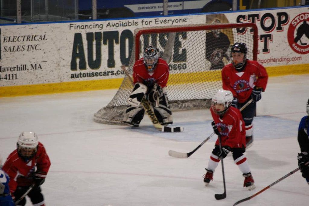 Tewksbury Redmen Mites Hockey Team Runs Win Streak to 6, Beats Stoneham ...