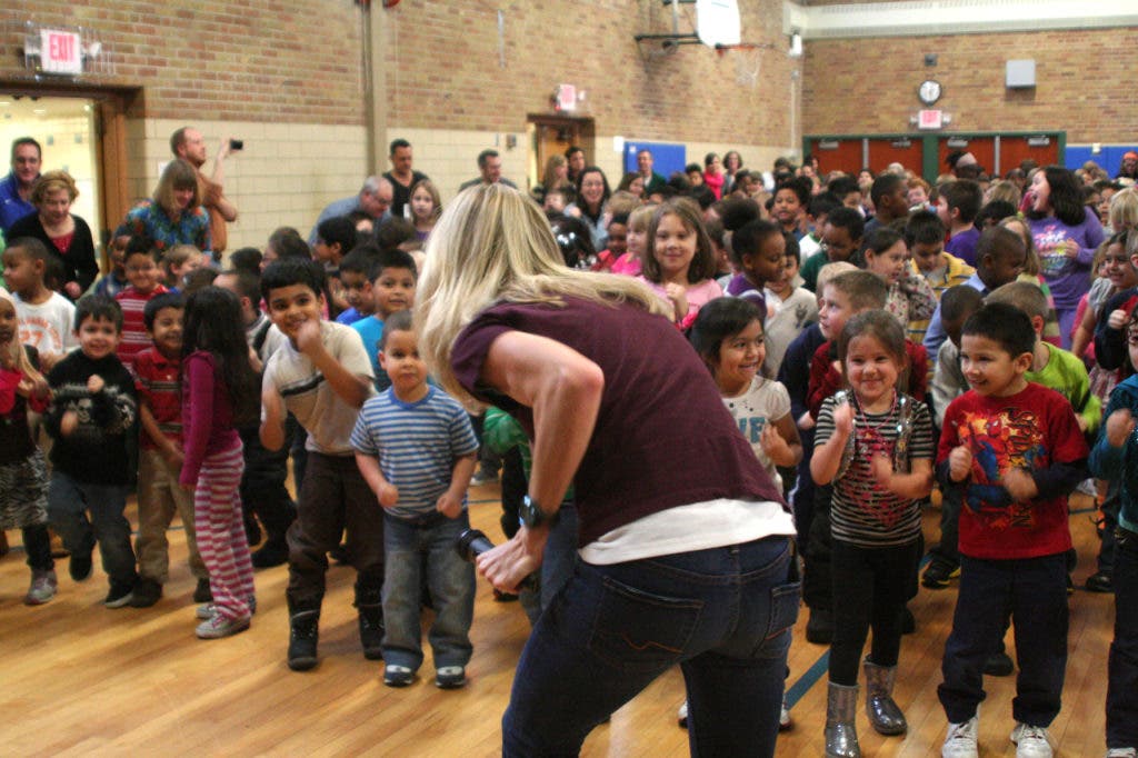 (PHOTOS) Olympic Athlete Visits Alice Smith Elementary | Hopkins, MN Patch