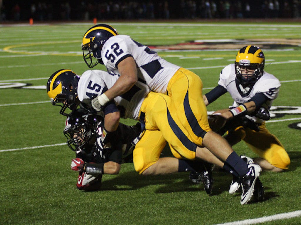 (WITH PHOTO GALLERY) Defense Lifts Hartland Football Over Pinckney ...