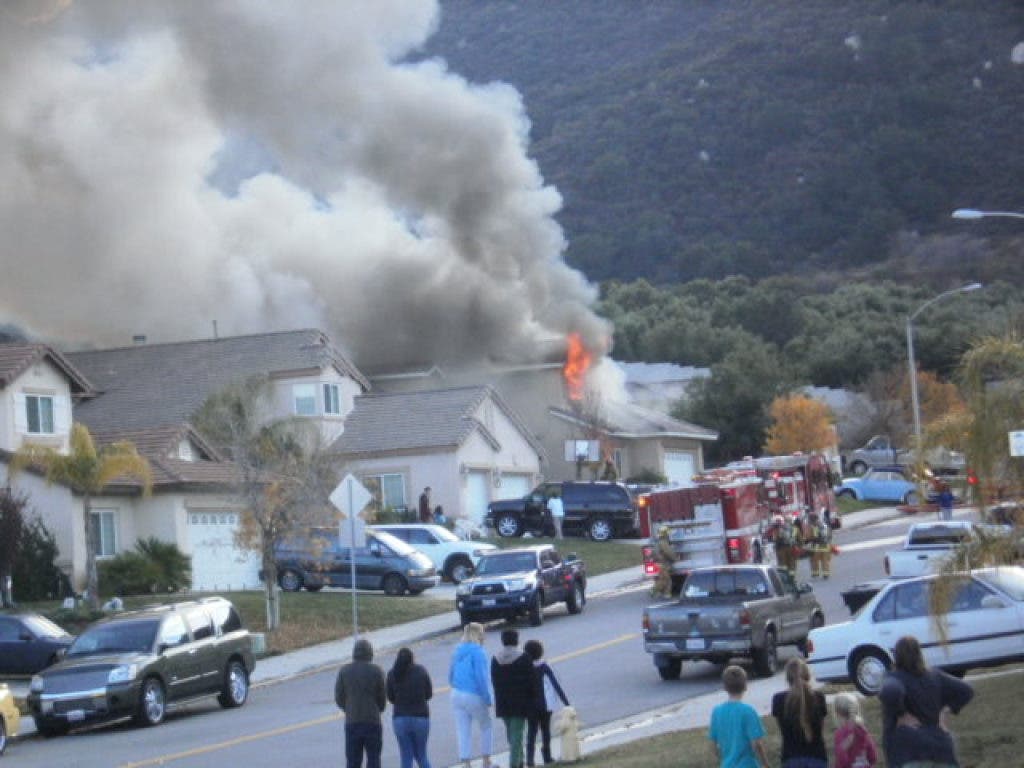UPDATE: Fire Destroys Lake Elsinore Home Near SR 74 | Lake Elsinore, CA ...