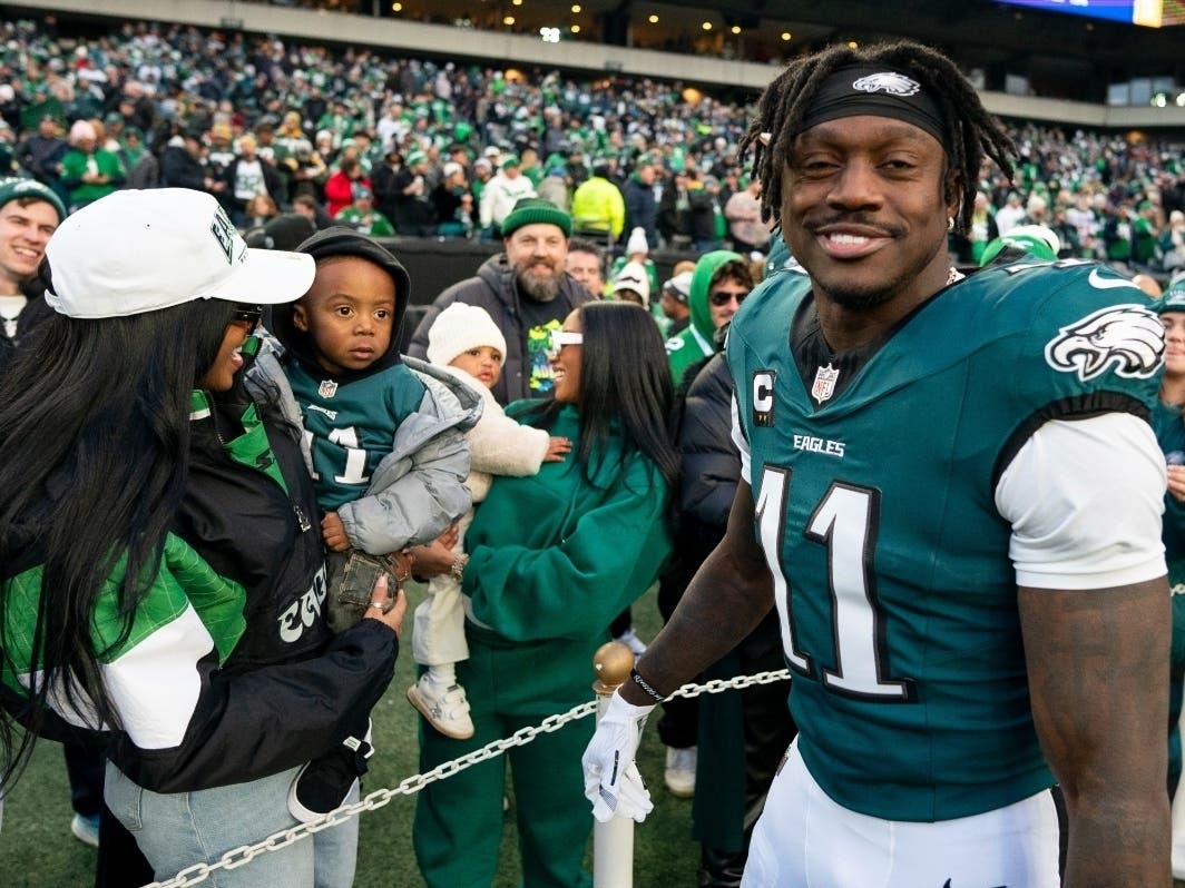 Eagles Fans Flock To Amazon To Review Book AJ Brown Read On Sidelines ...