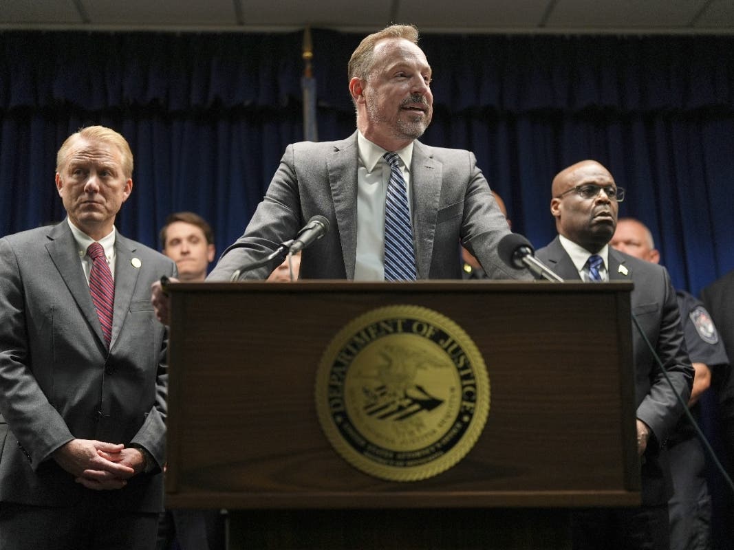 Fed. Prosecutors Resign After Trump DOJ Push To Investigate ICE ...