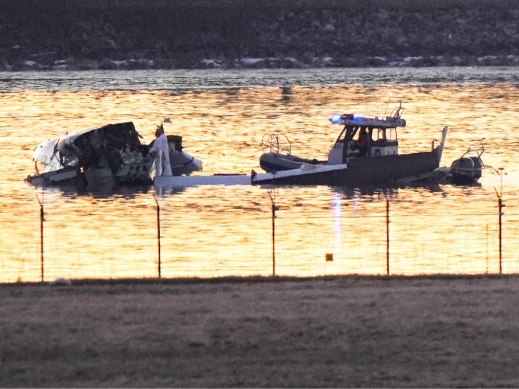DC Plane Crash Prompts Northern Virginia Rescue Response | Old Town ...