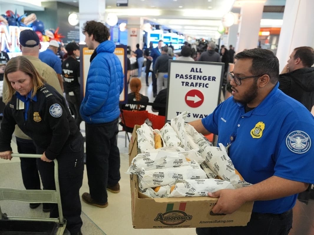 Philly Breaks World Record For Longest Cheesesteak Line | Philadelphia ...