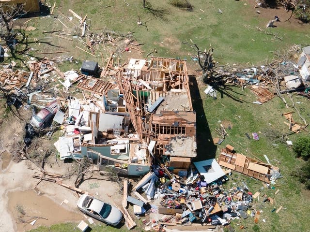 3 Oklahoma Meteorology Students Die In Crash After Storm Chasing ...