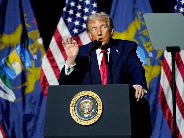 Trump Appears To Flip Off UAW Worker At Ford Factory In Michigan ...