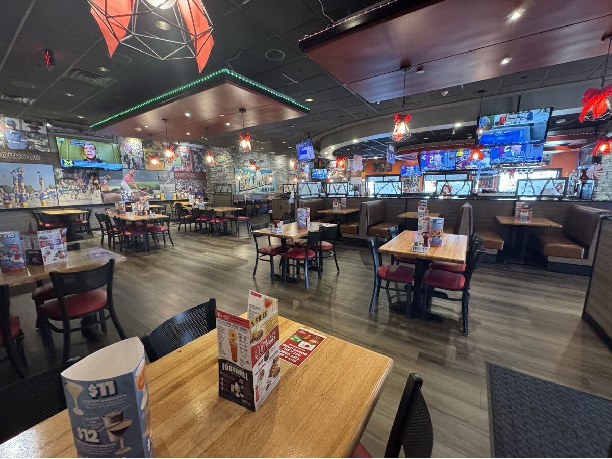 Baldwin Applebee's Reopens In Renovated Space | Rockville Centre, NY Patch