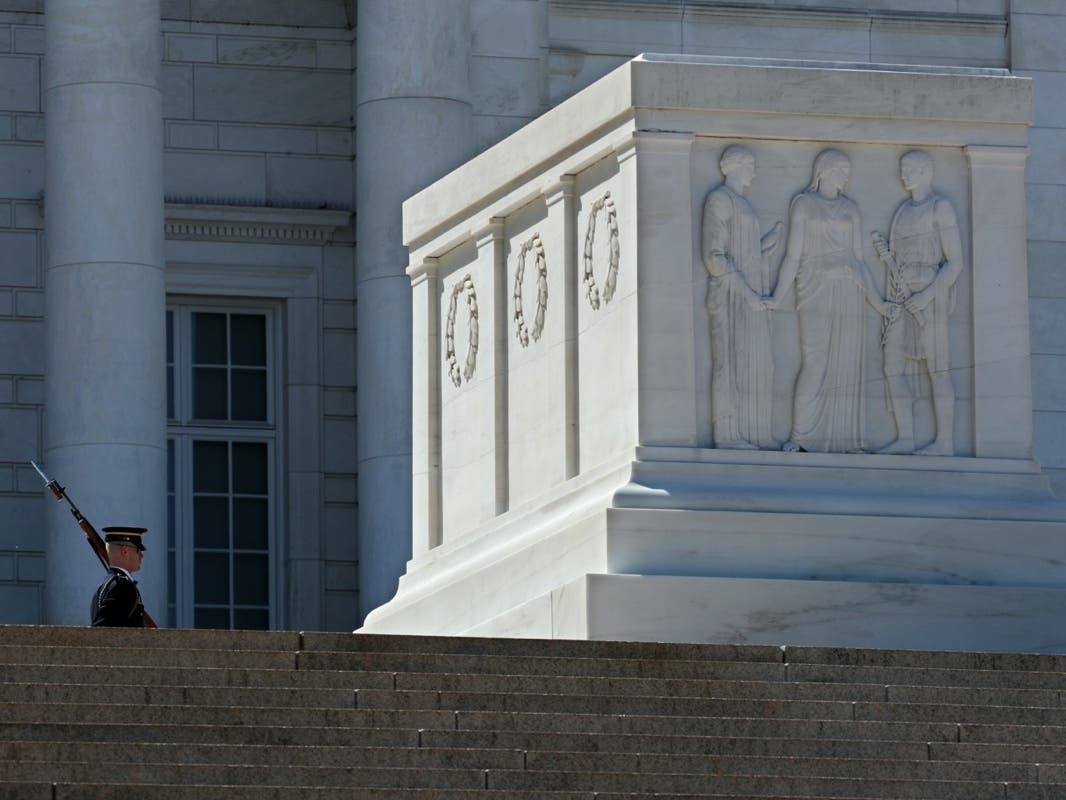 Tomb Of Unknown Soldier Reopens At Arlington National Cemetery ...