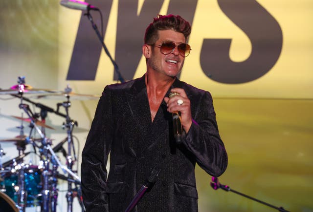 Robin Thicke Headlines At RivCo Hot Air Balloon Festival | Palm Desert ...