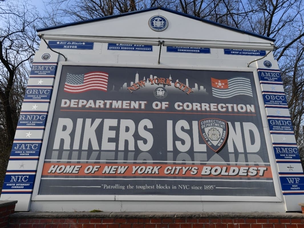 Rikers Guard's Body Cam Captures Him Planting Shiv: DA | New York City ...