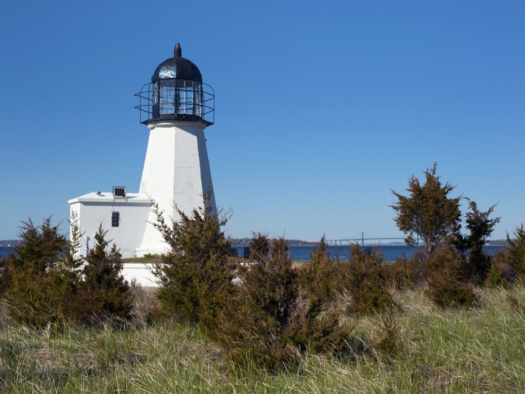 Rhode Island's Oldest Lighthouse Is Up For Grabs At No Cost ...