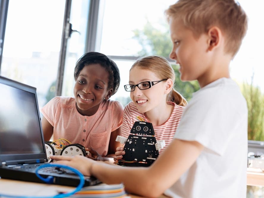 Want to Learn AI? Springfield's Chisholm Center Has Classes For All ...