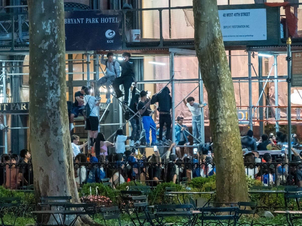 21 People Arrested, 5 Officers Injured After Knicks Watch Party At ...