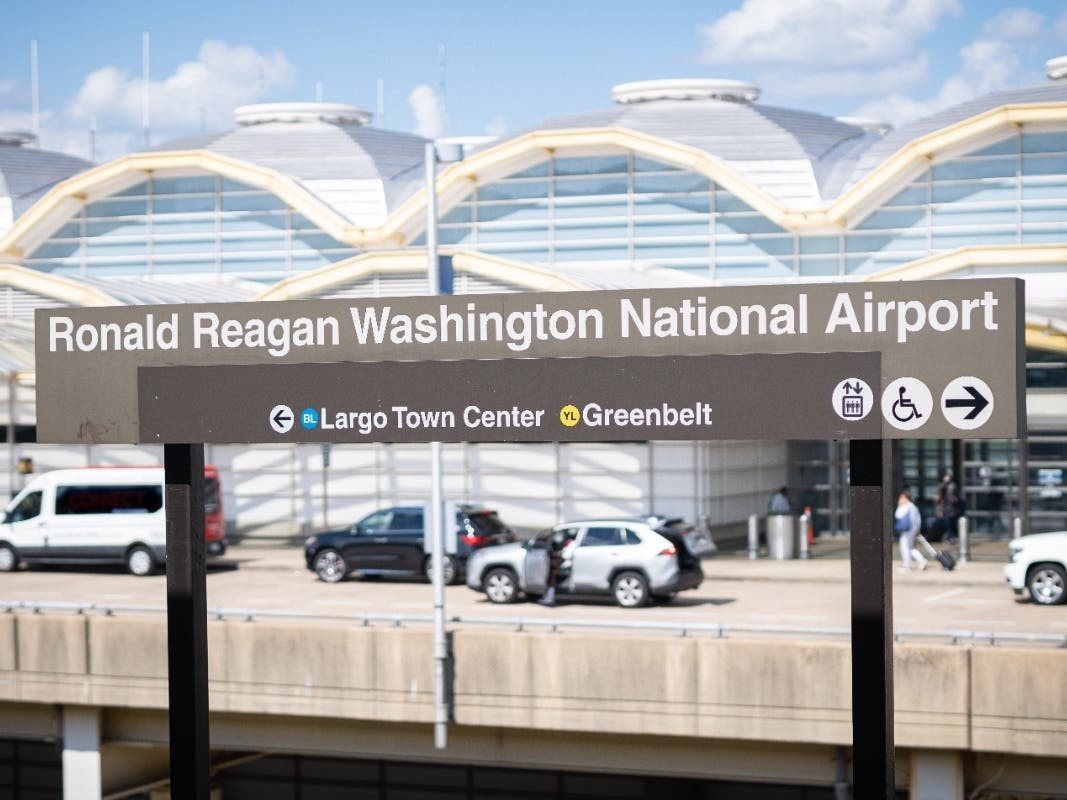 2 Planes Clip Wings At Reagan National Airport With Lawmakers Aboard ...