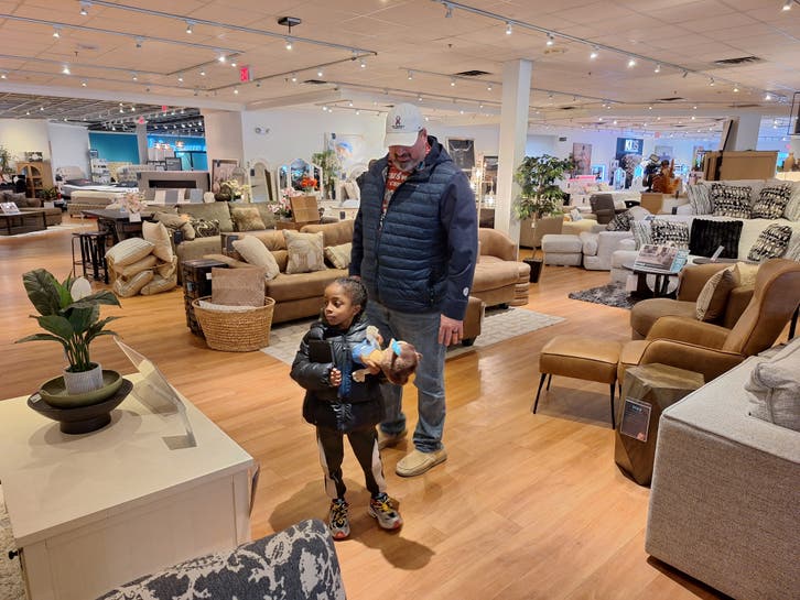 CT Cancer Patients Embark On Shopping Sprees, Courtesy Of Joe Andruzzi ...