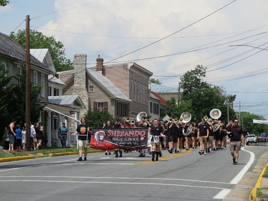 Sherando High School Band marches in 2024 Newtown Heritage Festival ...