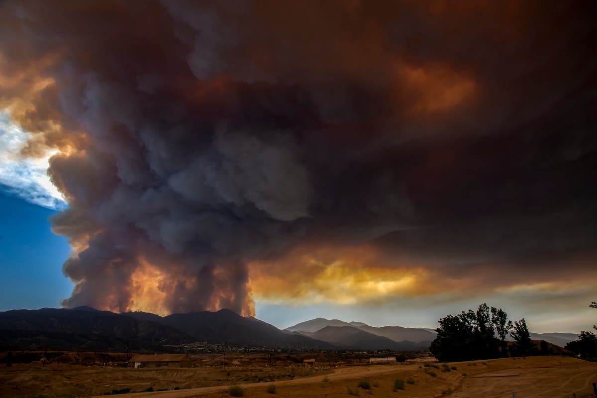 26 Incredible Images Of The Holy Fire As Seen From SWR | Lake Elsinore ...