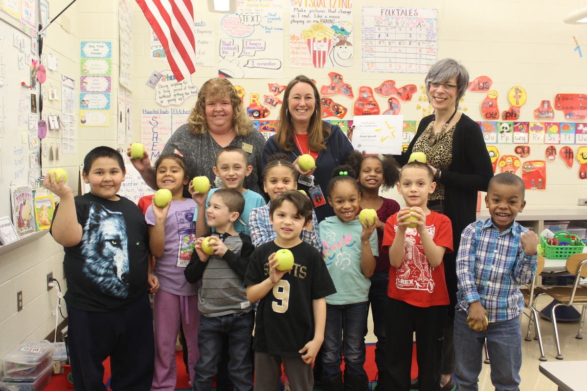 Joliet Teacher Named Golden Apple Award Finalist | Joliet, IL Patch