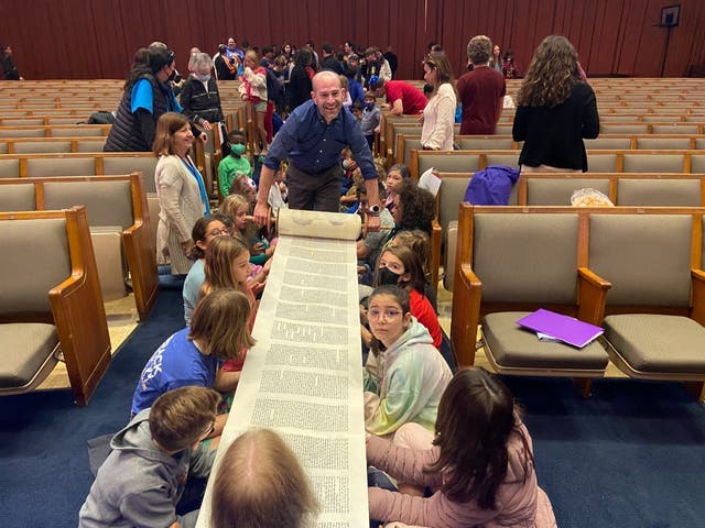 Rabbi's Installation Features Kids' Creativity, Music & a Hug from Dad ...