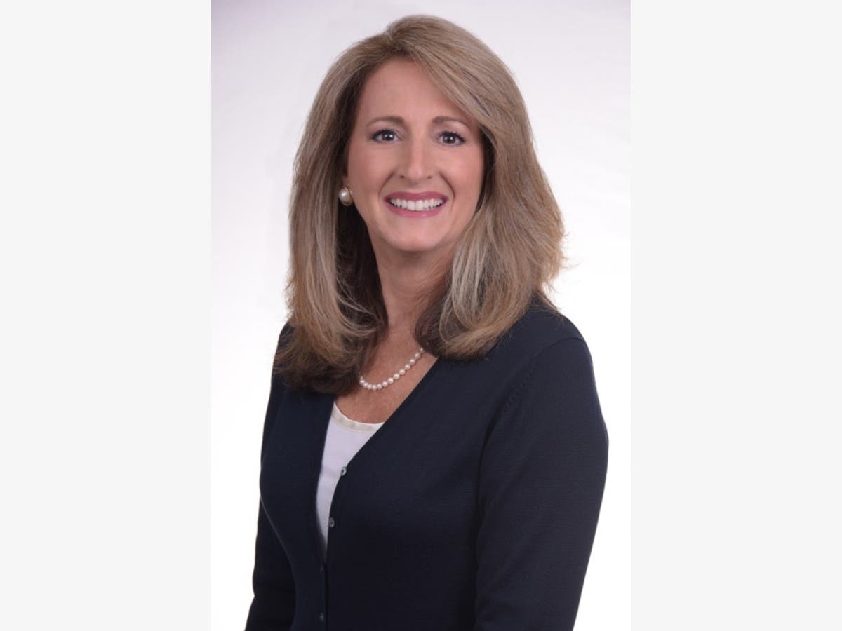 Houlihan Lawrence Hires Realtor Diane Farrell | Darien, CT Patch