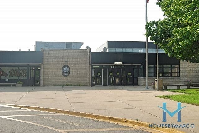 Barrington Middle Sch. - Station Campus, Barrington, IL -May 2019 ...