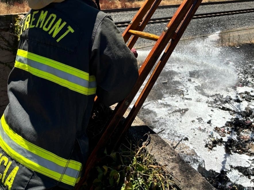 Homeless Encampment Fire Threatens 2 Apartment Complexes | Fremont, CA ...