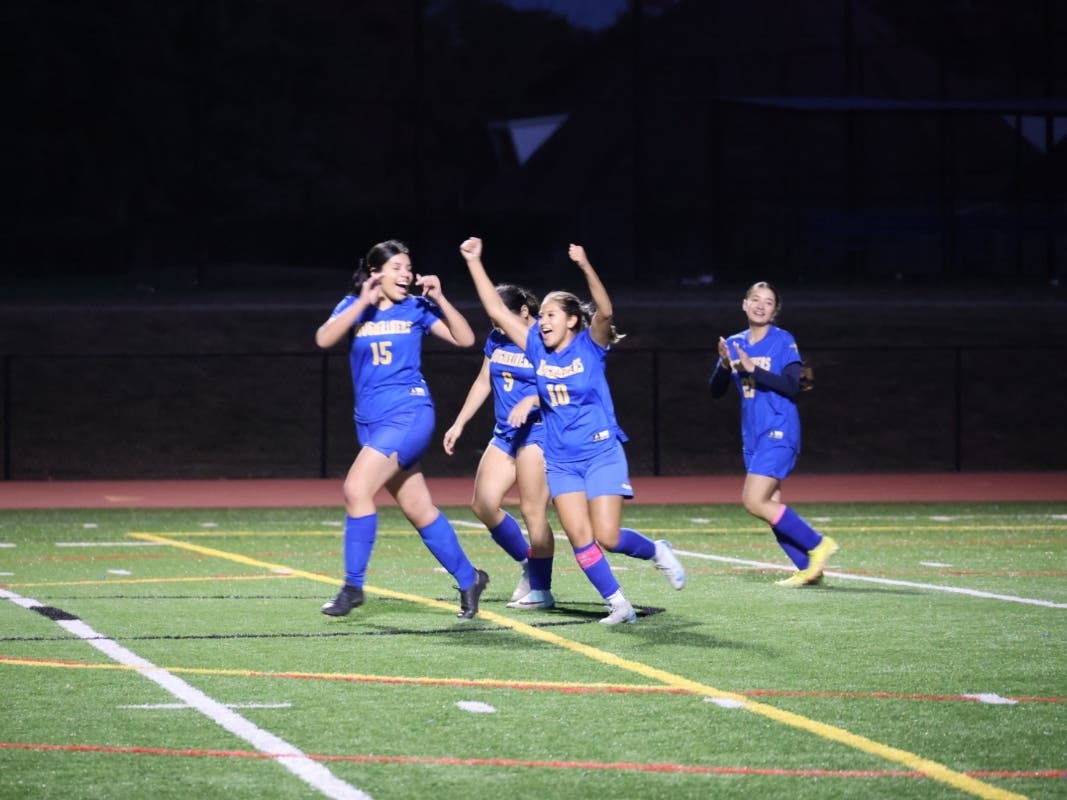 Roosevelt Varsity Girls Soccer Team Earn Conference Championship ...