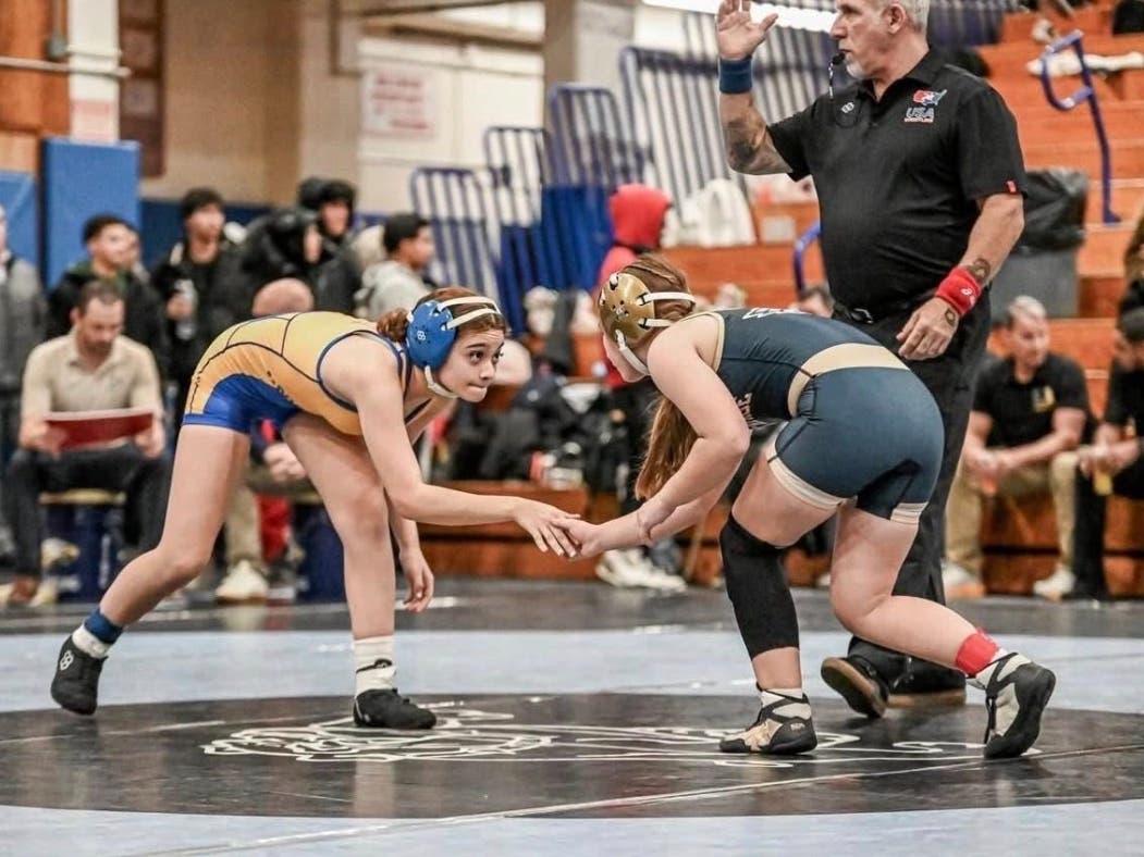 Roosevelt School District Girls Wrestling Team Make History | Freeport ...