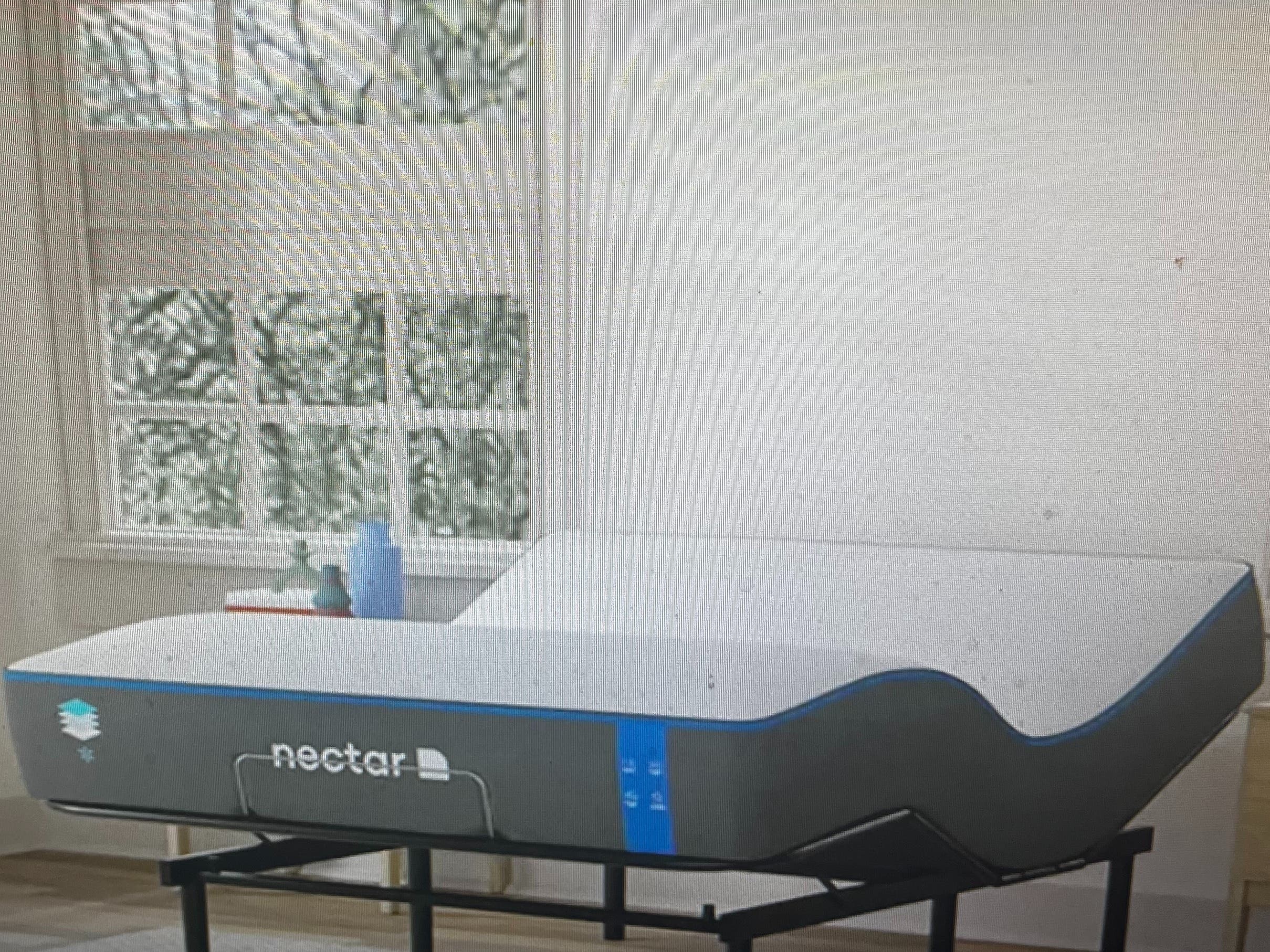 Adjustable Electric Queen size bed fram - Mokena, IL Patch