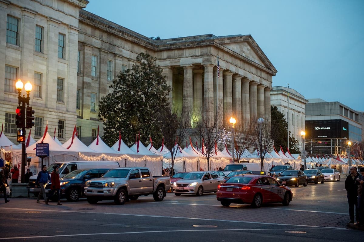Make New Memories at the DowntownDC Holiday Market | Washington DC, DC ...