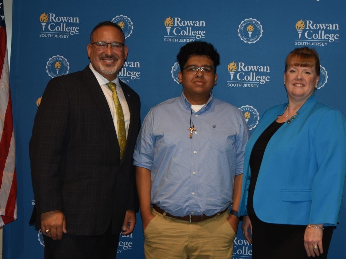 U.S. Secretary of Education Visits RCSJ–Gloucester Campus | West ...